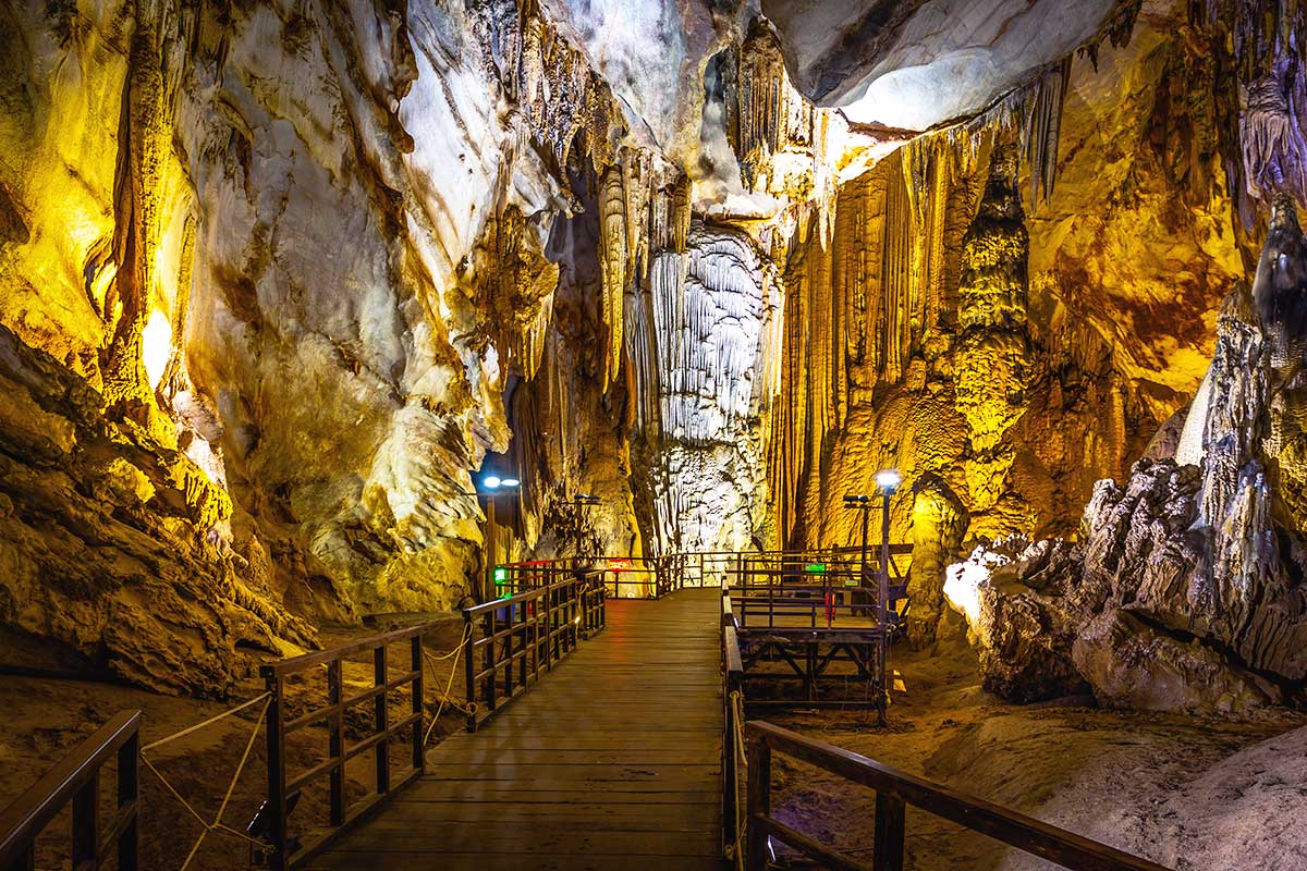 Discover Paradise Cave: Your guide to Vietnam's stunning underground world